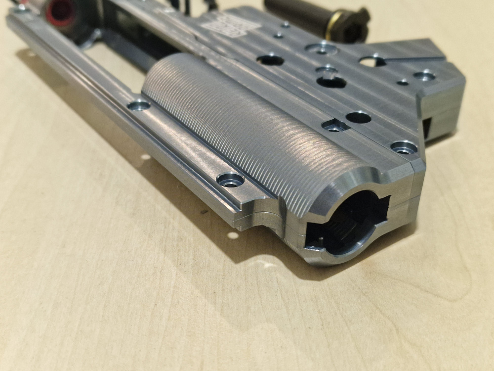 Купить RETRO ARMS 20092 CNC Split Gearbox V2 with int. Hop Up Chamber ...