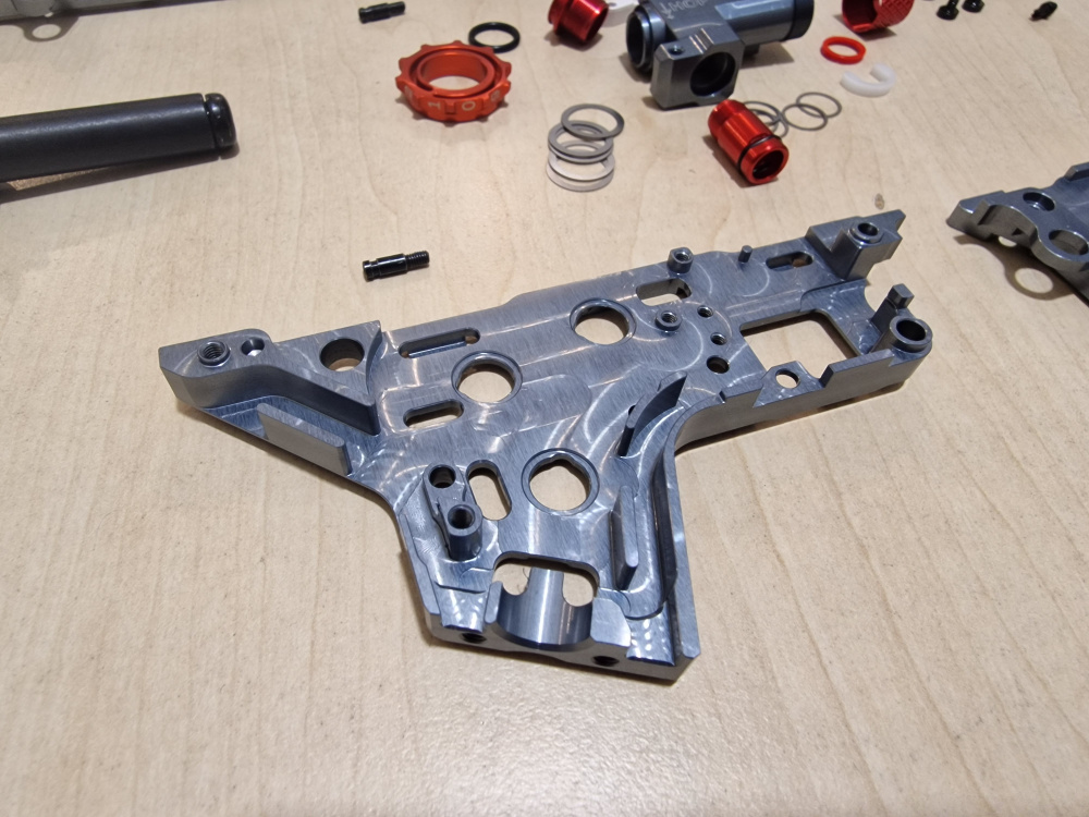 Купить RETRO ARMS 20092 CNC Split Gearbox V2 with int. Hop Up Chamber ...