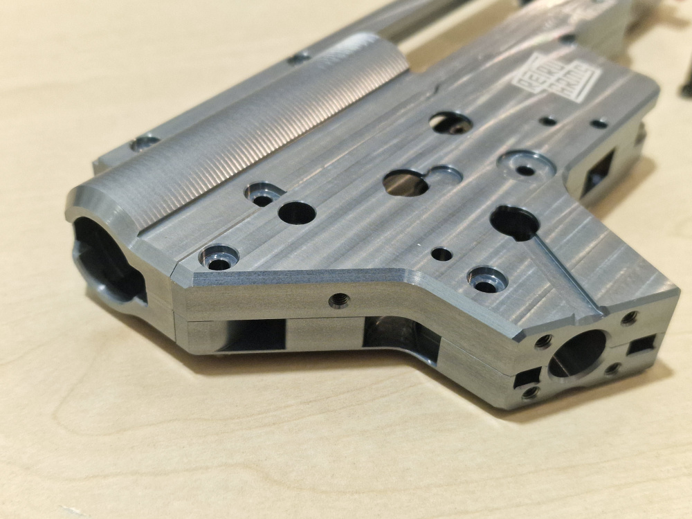 Купить RETRO ARMS 20092 CNC Split Gearbox V2 with int. Hop Up Chamber ...